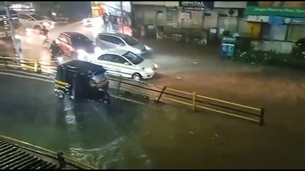 Heavy Rain Causes Flooding In Many Parts Of Pune - Oneindia