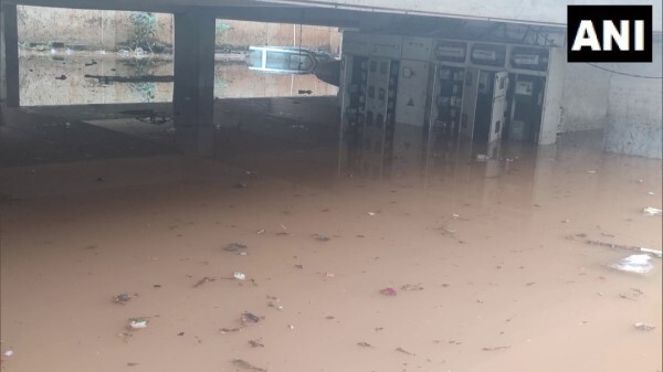 Heavy Rainfall Causes Waterlogging In Several Parts Of Hubballi Oneindia