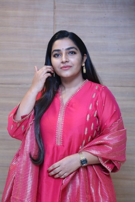 Mollywood Actress Rajisha Vijayan Latest Photos - Oneindia