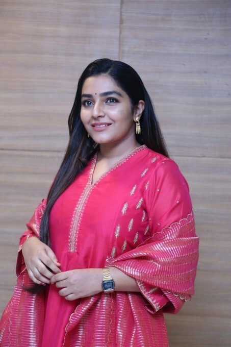 Mollywood Actress Rajisha Vijayan Latest Photos - Oneindia