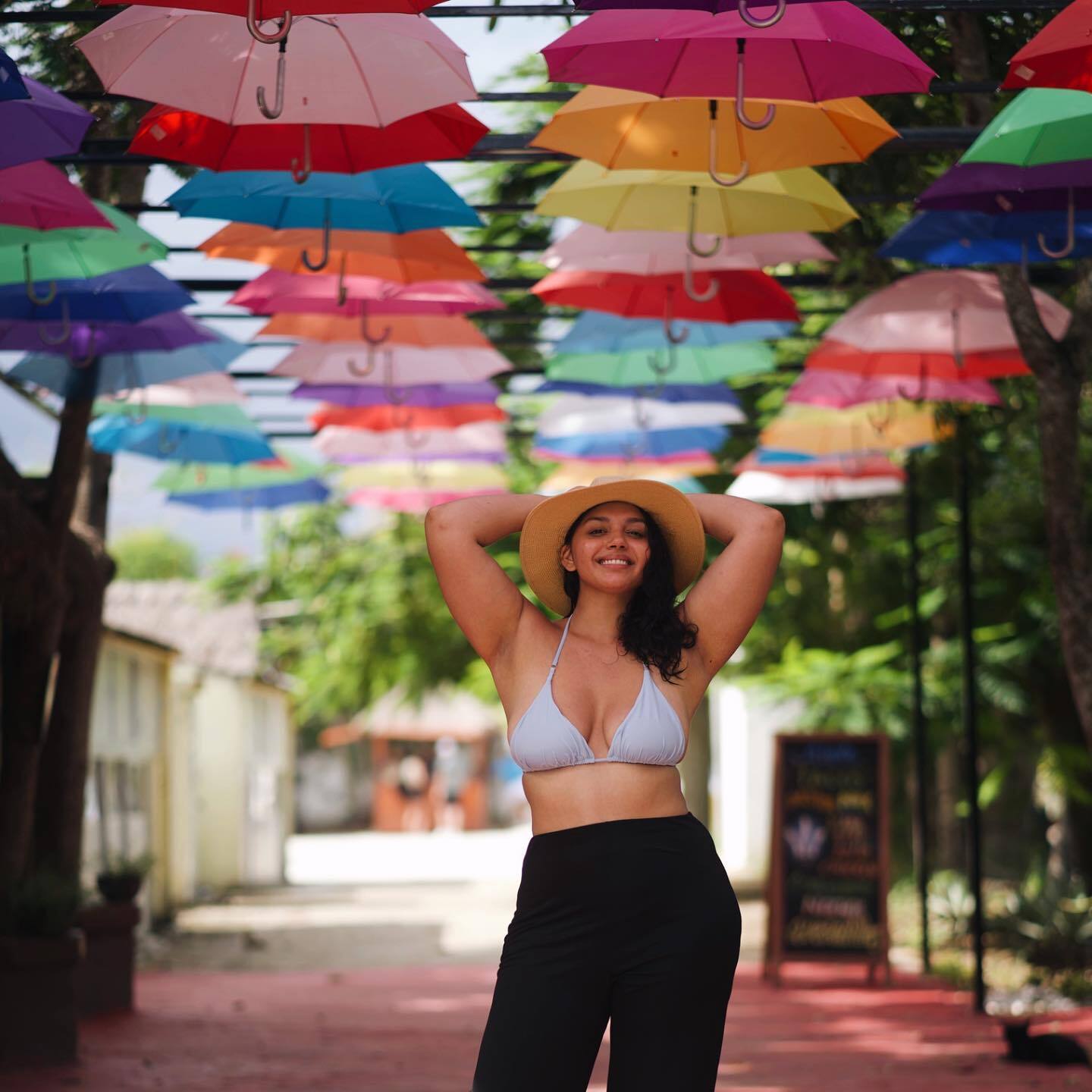 PHOTOS : தேவதையே பொறாமைப்படும் அழகு.. பிகினியில் விதவிதமாய் போஸ் கொடுக்கும் மாடல் அழகி ஸ்டெபானி ...