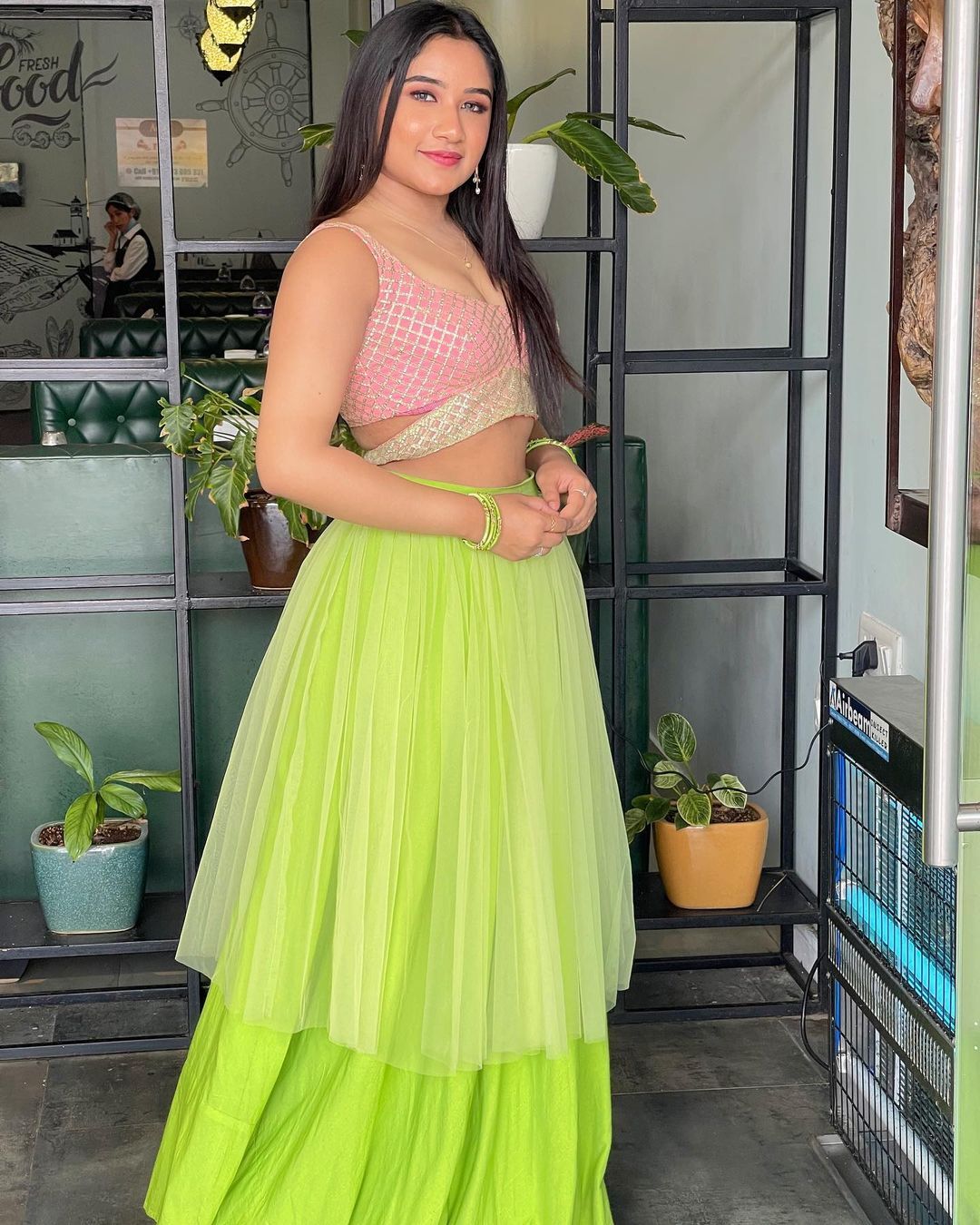 PHOTOS : ட்ரடிஷனல் லுக்கில் விஜய் டிவி சீரியல் நடிகை.. இளசுகளை ...