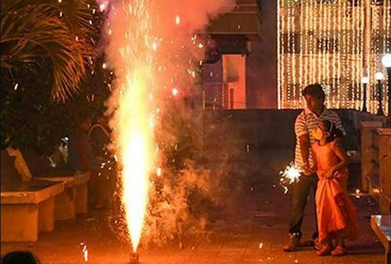 PHOTOS : நெருங்கும் தீபாவளி.. பட்டாசு வெடிக்கும் போது செய்யக்கூடியது ...