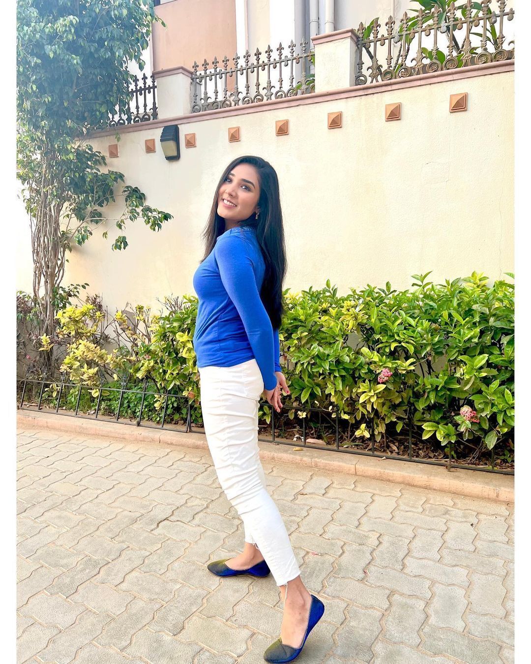 PHOTOS : ''ஏய்..நீ ரொம்ப அழகா இருக்கே".. சீரியல் நடிகை ஸ்ரீநிதியின் அசத்தல் போட்டோஸ் இதோ ...