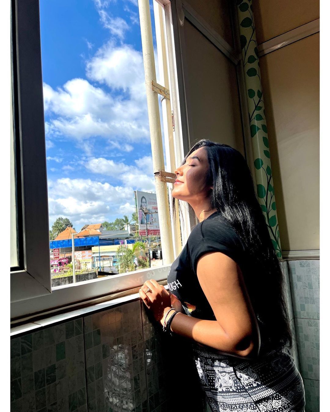 PHOTOS : ''ஏய்..நீ ரொம்ப அழகா இருக்கே".. சீரியல் நடிகை ஸ்ரீநிதியின் ...