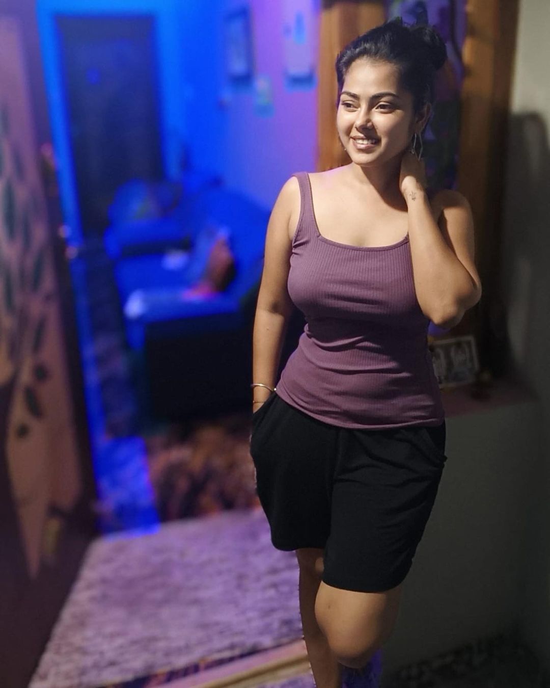 PHOTOS : என்ன அழகு எத்தனை அழகு.. இளைஞர்களை ஈர்க்கும் மாடல் அழகி ரேவதி ...