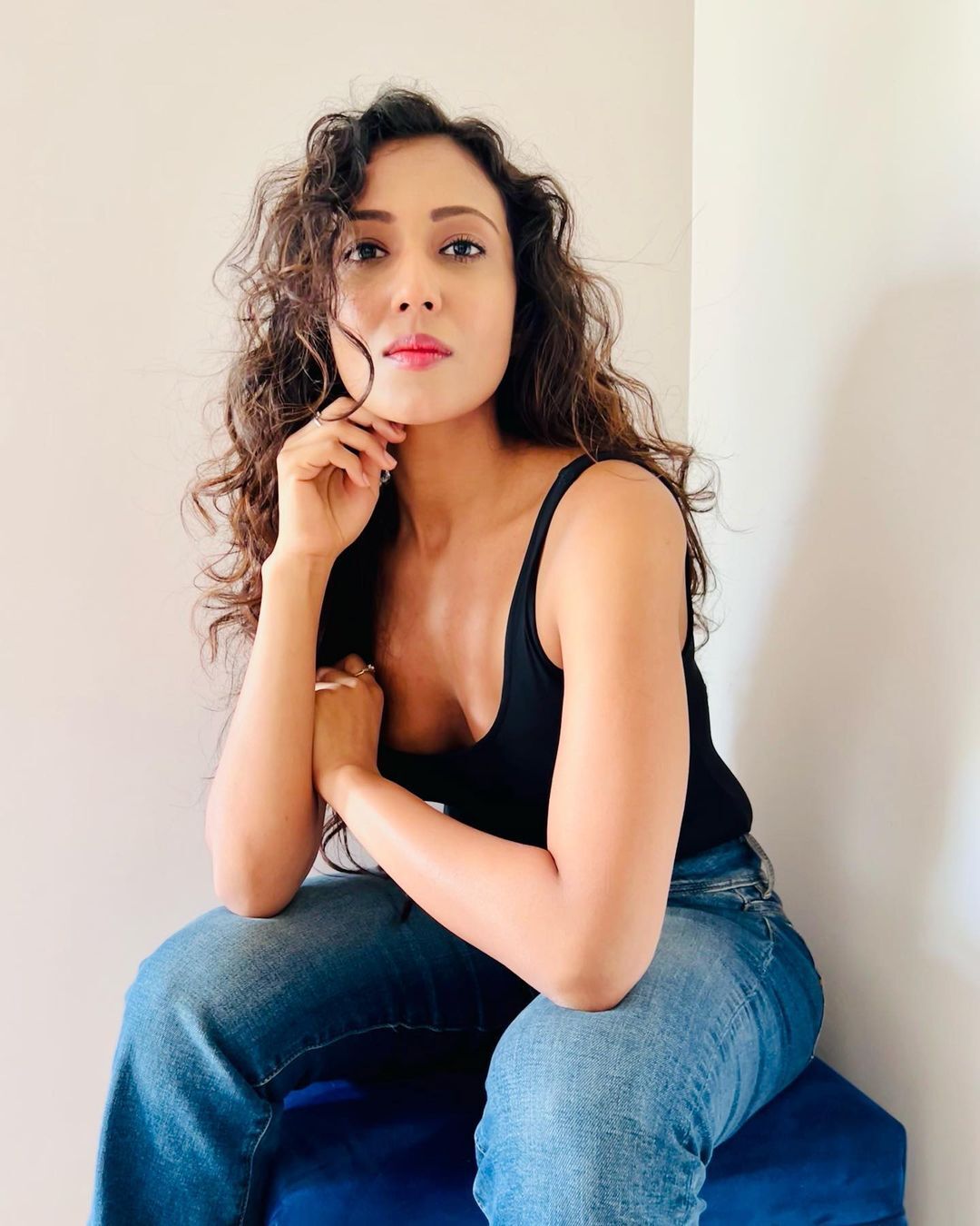 PHOTOS : ப்பா.. என்னம்மா வெட்கப்படுறாங்க.. சொக்கவைக்கும் அழகில் நடிகை ...