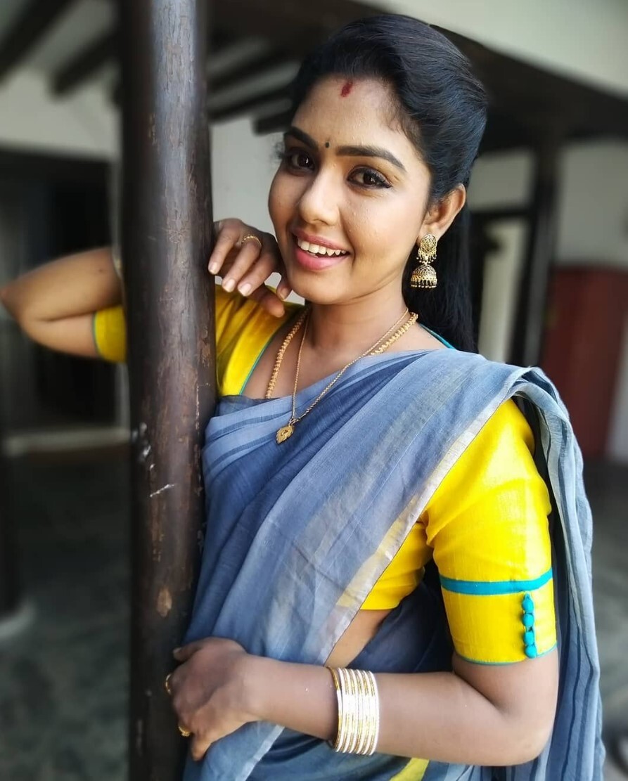 PHOTOS : சேலையில் செம லுக்.. பாண்டியன் ஸ்டோர்ஸ் சீரியல் நடிகை ஹேமாவின் ...