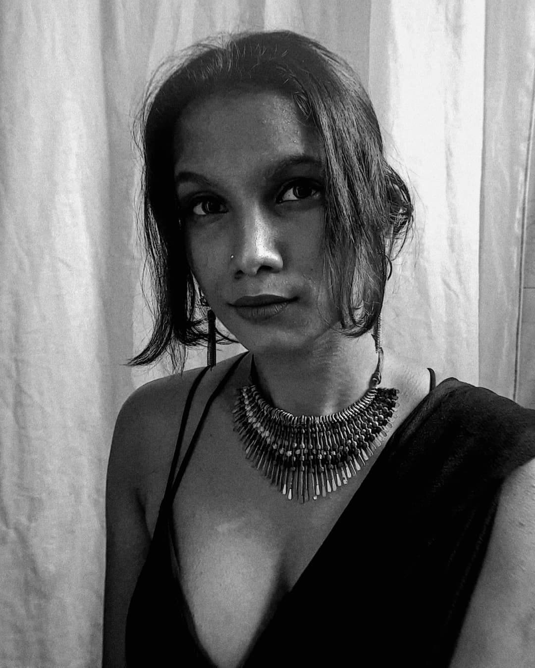 PHOTOS : வொயிட் பிகினியில் ஸ்டன்னிங் போஸ் கொடுத்த பிந்தியா.. சுண்டியிழுக்கும் நச் போட்டோஸ் இதோ ...