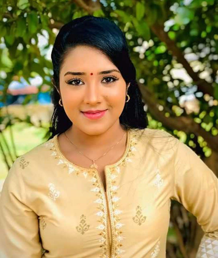 PHOTOS : சுடிதாரில் சும்மா சுண்டி இழுக்கும் சீரியல் நடிகை.. ஸ்ரீநிதியின் அசத்தல் பிக்ஸ் இதோ ...