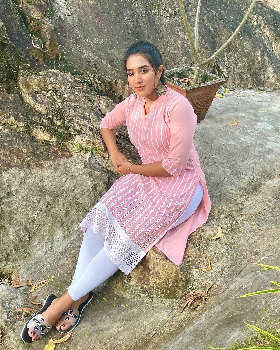 PHOTOS : சுடிதாரில் சும்மா சுண்டி இழுக்கும் சீரியல் நடிகை.. ஸ்ரீநிதியின் அசத்தல் பிக்ஸ் இதோ ...