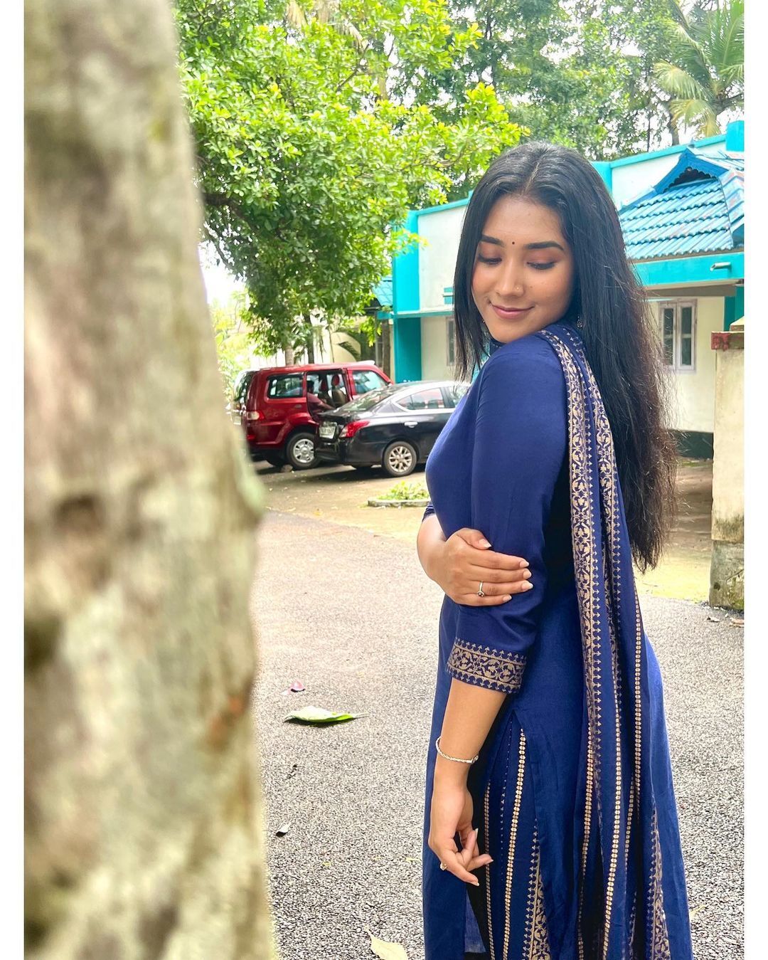 PHOTOS : சுடிதாரில் சும்மா சுண்டி இழுக்கும் சீரியல் நடிகை ...