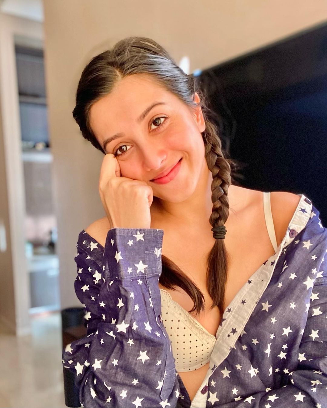 PHOTOS : ப்பா.. சைடு போஸில் சொக்கவைக்கும் பாலக் ஜெய்ஸ்வால்..மனதை மயக்கும் ரேண்டம் க்ளிக்ஸ் இதோ ...