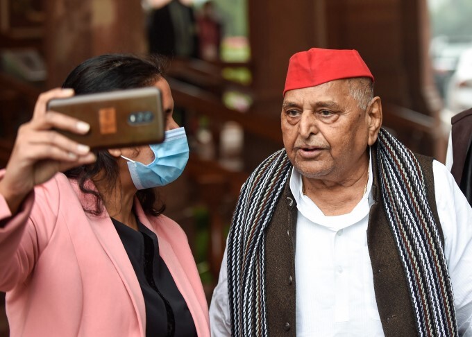 File Photos Of Former UP CM Mulayam Singh Yadav - Oneindia