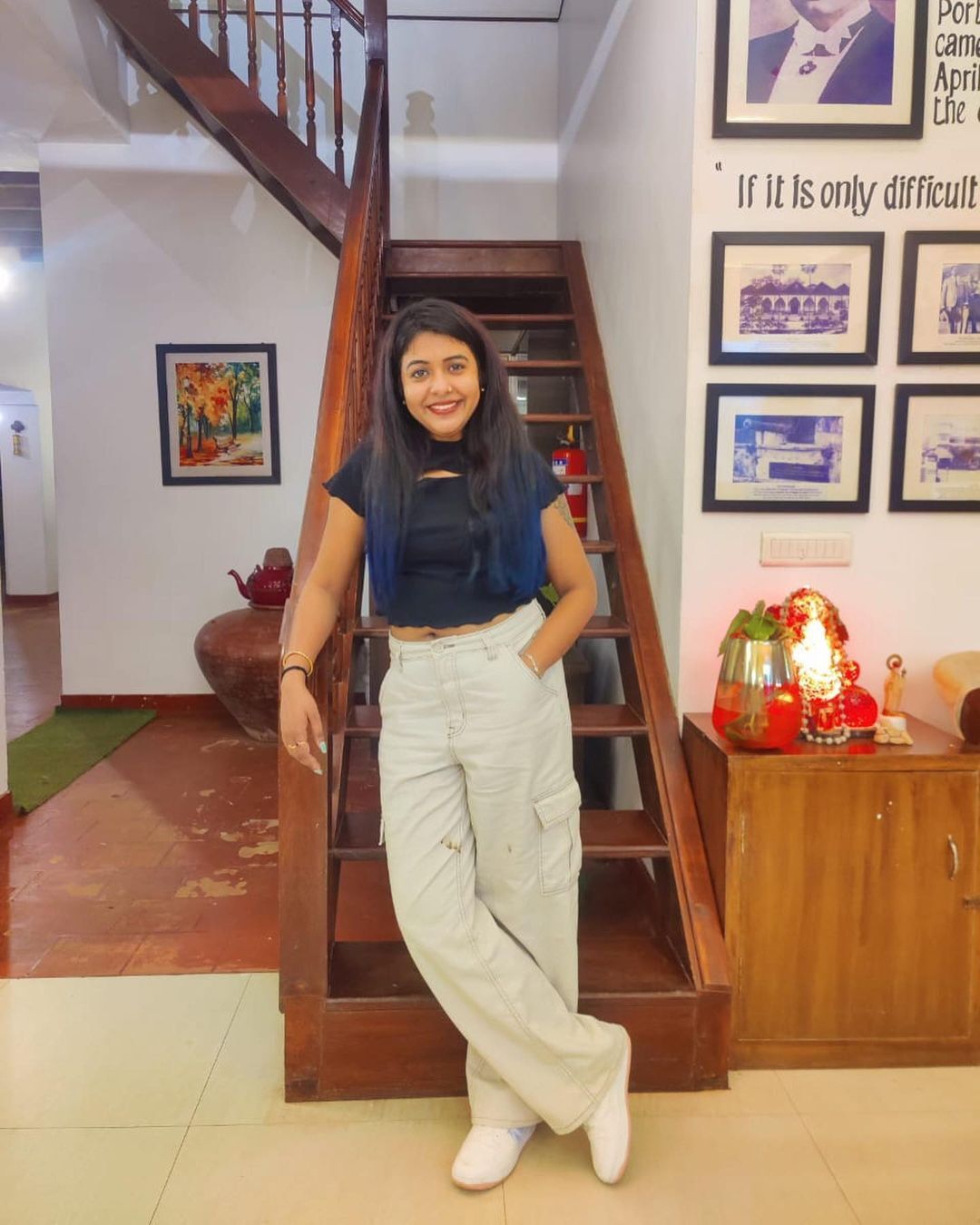 Ardra Das: യാത്രകളിലാണ്... ടെലവിഷൻ താരം ആർദ്ര ദാസിന്റെ പുത്തൻ ചിത്രങ്ങ ...
