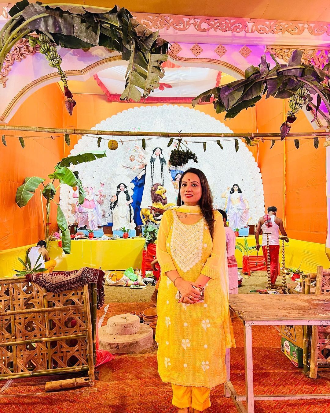 Durga Puja के रंग में रंगी नजर आईं IAS Sonal Goel, बेटी के साथ किया था ...