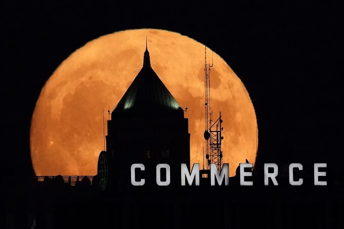 Visuals of the full moon Across the World - Oneindia