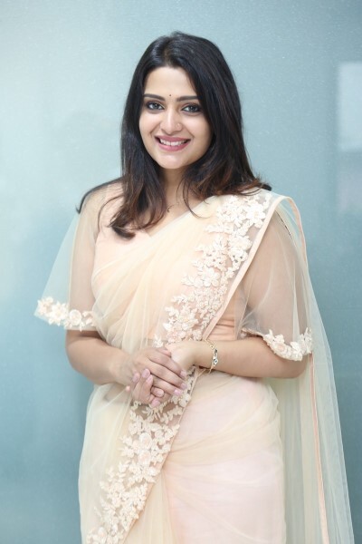 Tollywood Actress Divya Pillai Latest Photos - Oneindia