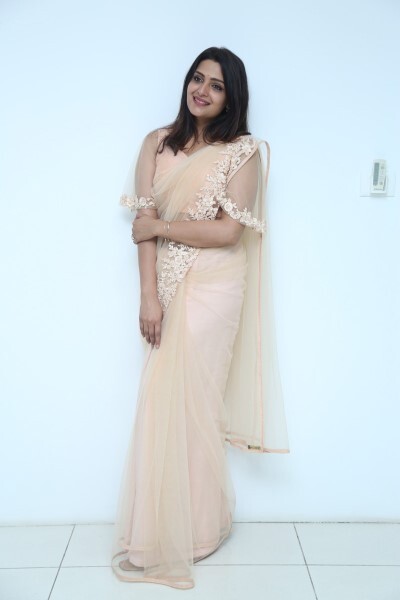 Tollywood Actress Divya Pillai Latest Photos - Oneindia