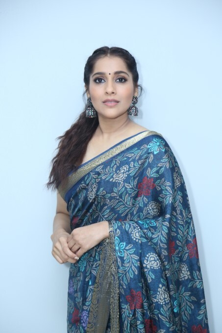 Tollywood Actress Rashmi Gautam Look Stunning In Saree - Oneindia