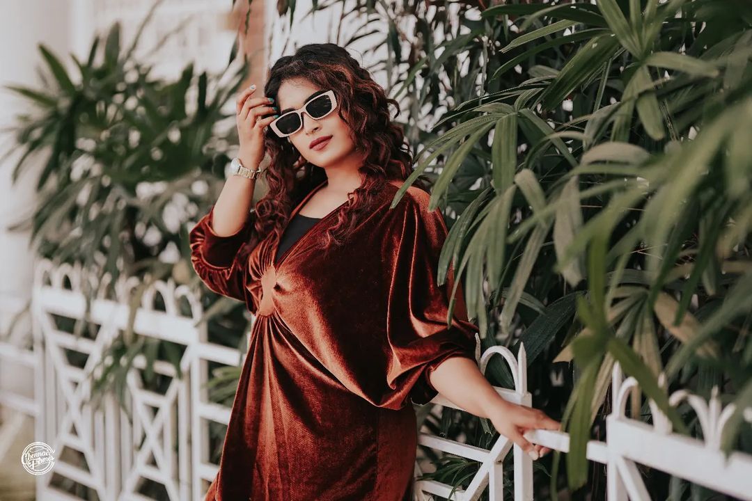 Arathy Sojan: വെസ്റ്റേൺ ഔട്ട്ഫിറ്റിൽ സൂപ്പർ ലുക്കിൽ ആരതി സോജൻ... നടിയുടെ പുത്തൻ മേക്കോവ ...