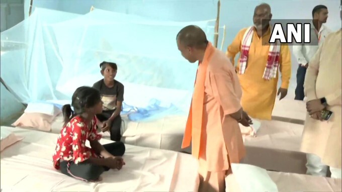 UP CM Yogi Adityanath Meets Flood Affected People - Oneindia