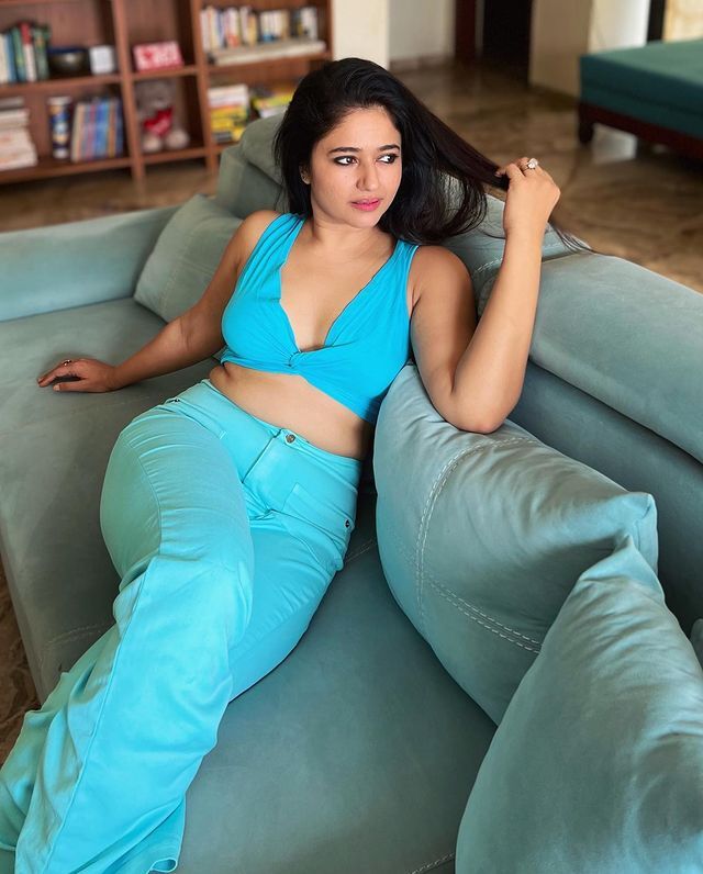 అందాలతో చిత్తుచేస్తున్న పూనమ్ బజ్వా | Actress Poonam Bajwa Ravishing Photos Goes Viral ...