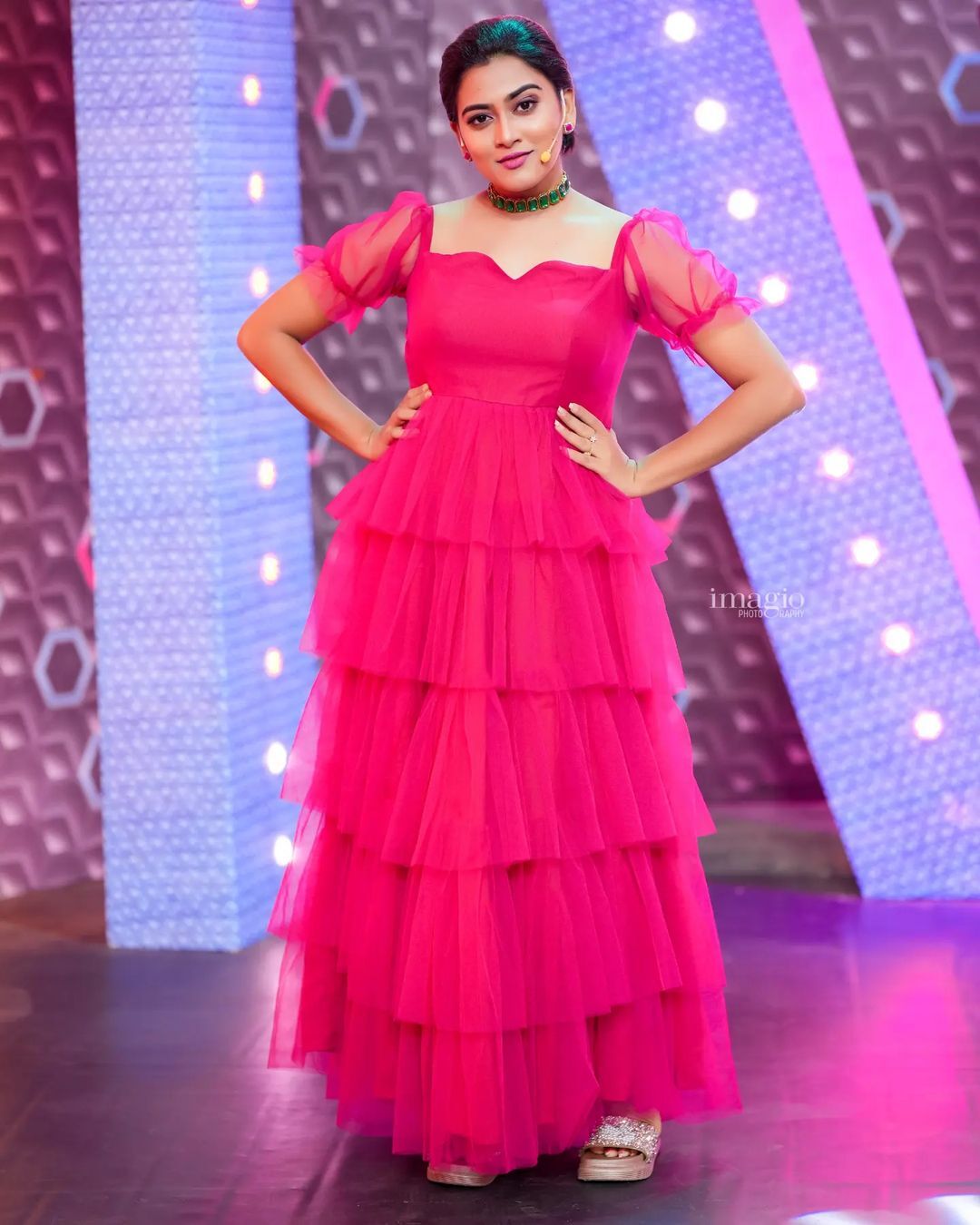 Dayyana Hameed: റെഡിൽ മാലാഖയായി ഡയാന, കണ്ണെടുക്കാൻ കഴിയാതെ ഫാൻസ് ...