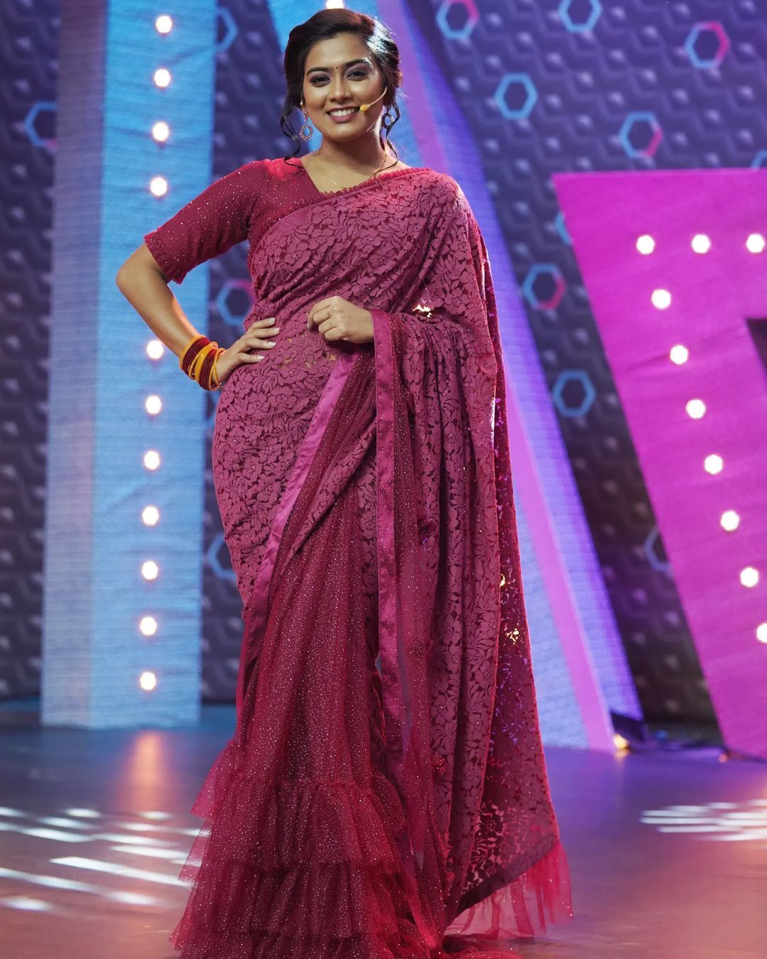 Dayyana Hameed: റെഡിൽ മാലാഖയായി ഡയാന, കണ്ണെടുക്കാൻ കഴിയാതെ ഫാൻസ് ...