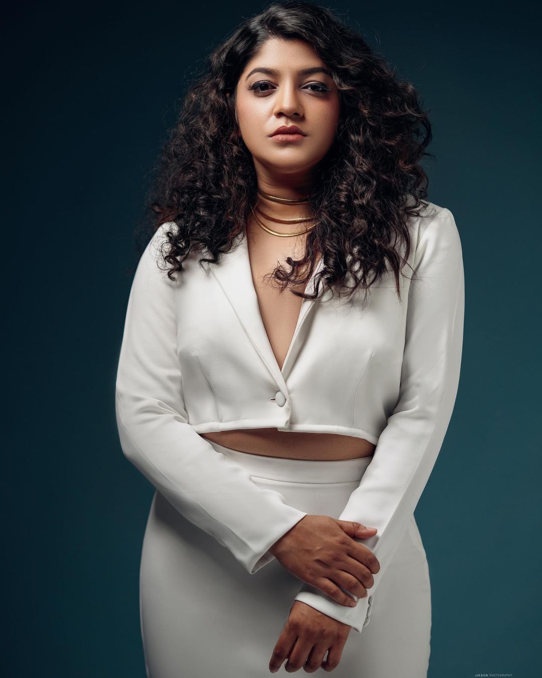 Aparna Balamurali: ഇതാരാണിത്... ബൊമ്മിയുടെ വമ്പൻ മേക്കോവർ, ഡീപ്പ് ...