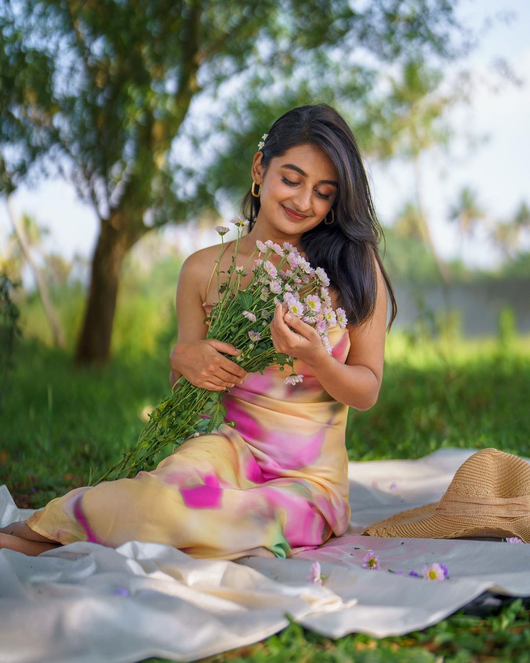 Esther Anil: ലില്ലിപൂവ് പോലെ സുന്ദരി.... എസ്തറിന്റെ പുത്തൻ ചിത്രങ്ങൾ വൈറൽ | Actress Esther Anil ...