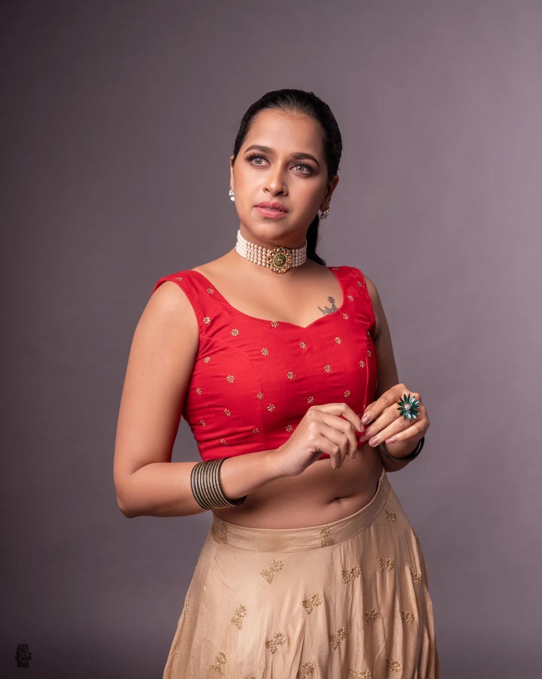 Sadhika Venugopal: വെള്ളത്തിൽ ഗ്ലാമറസ് ലുക്കിൽ സാധിക... നടിയുടെ പുത്ത ...