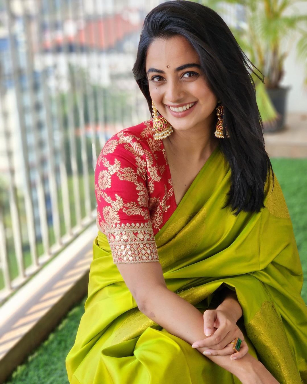 Namitha Pramod: 'ഇത്തിരി നാണം പെണ്ണിൻ കവിളിൽ കുങ്കുമമേകുന്നു'; സാരിയി ...