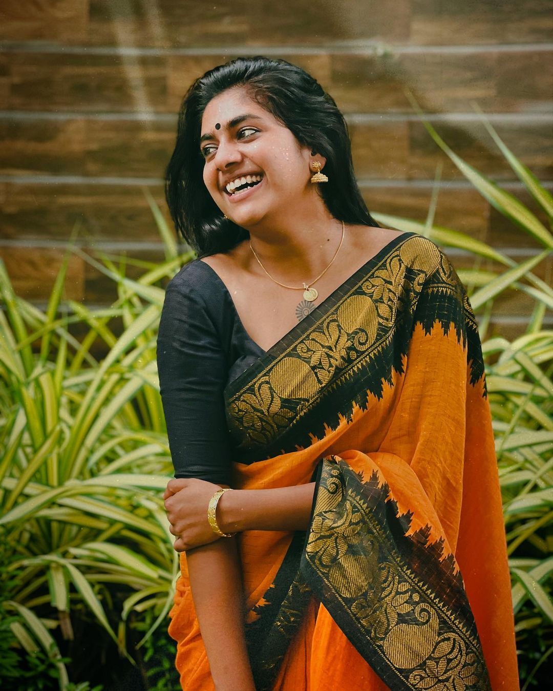 Nimisha Sajayan: സാരിയിൽ സിംപിളായി നിമിഷ... പുതിയ ലുക്കിൽ ആരാധകരെ ...