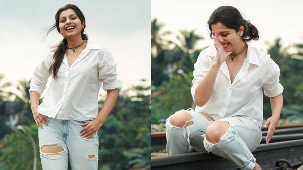 Niranjana Anoop: ഇനി കുറച്ച് ചിരിയാവാം... റെയിൽവേ ട്രാക്കിൽ ചിരിച്ചു ...