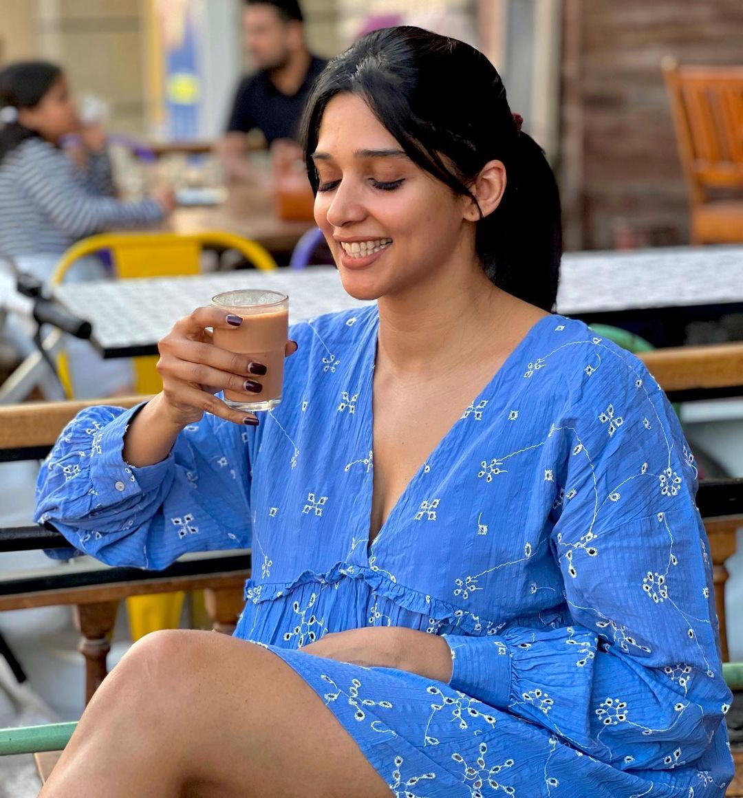 Nyla Usha: ചായയാണോ കോഫിയാണോ..? എന്നാൽ ആ ചിരിയാണ് ഏറ്റവും സുന്ദരമെന്ന് ആരാധകർ; ഗ്ലാമറസായി നൈല ഉഷ ...