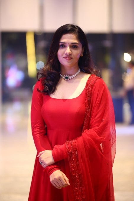 Actress Sunaina Raises Heat With Her Latest Photoshoot In Red Outfit