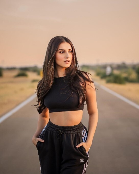 Actress Tara Sutaria Looks Stunning In This Black Outfit - Oneindia
