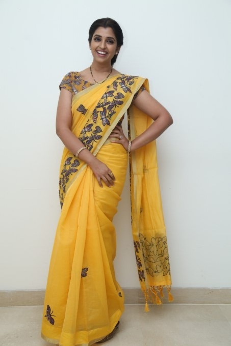 Anchor Shyamala Latest Photoshoot - Oneindia