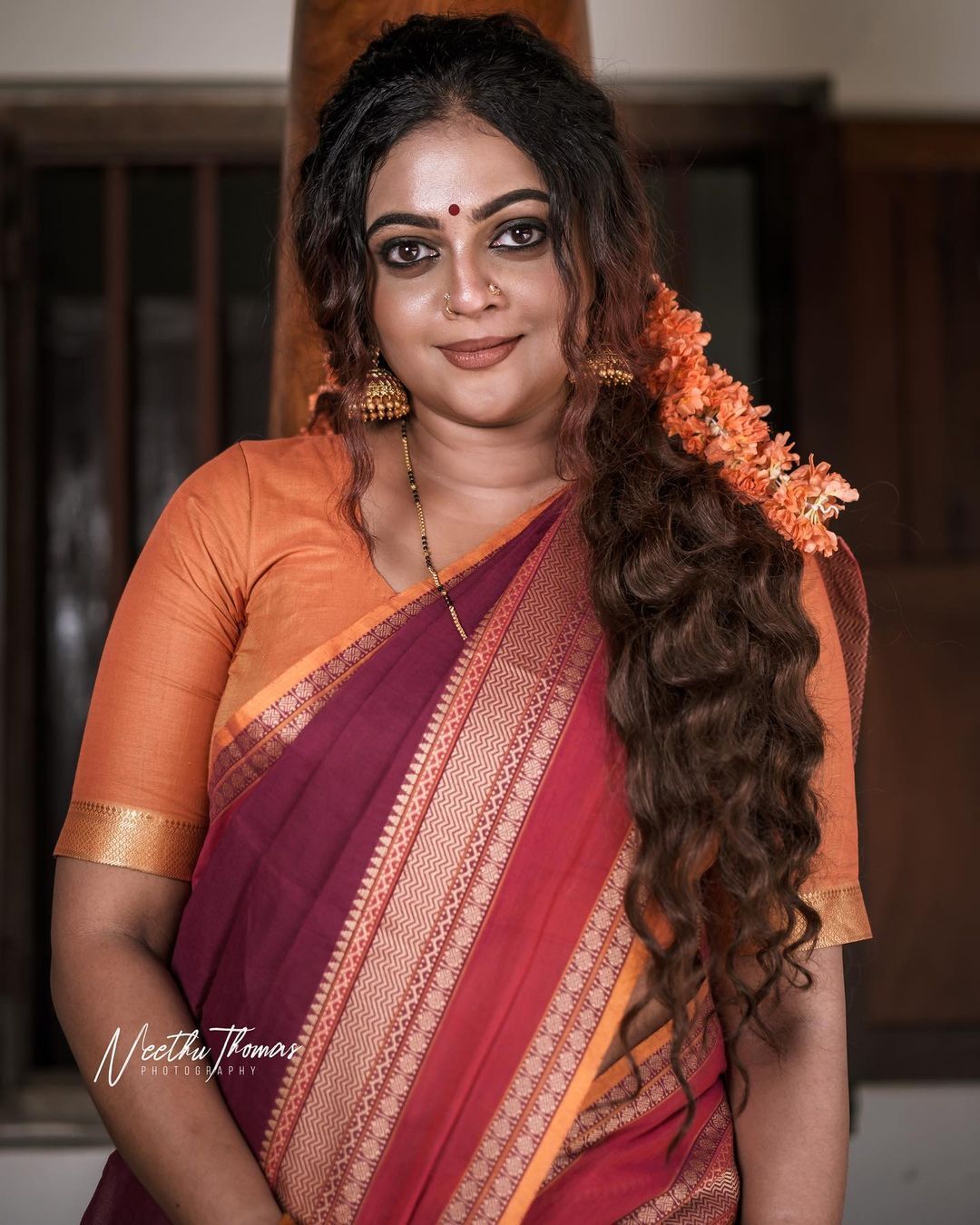 Ashwathy Srikanth: ഉയർന്ന് നിൽ... റെഡിൽ ബോൾഡ് ലുക്കിൽ അശ്വതി ശ്രീകാന്ത് ...