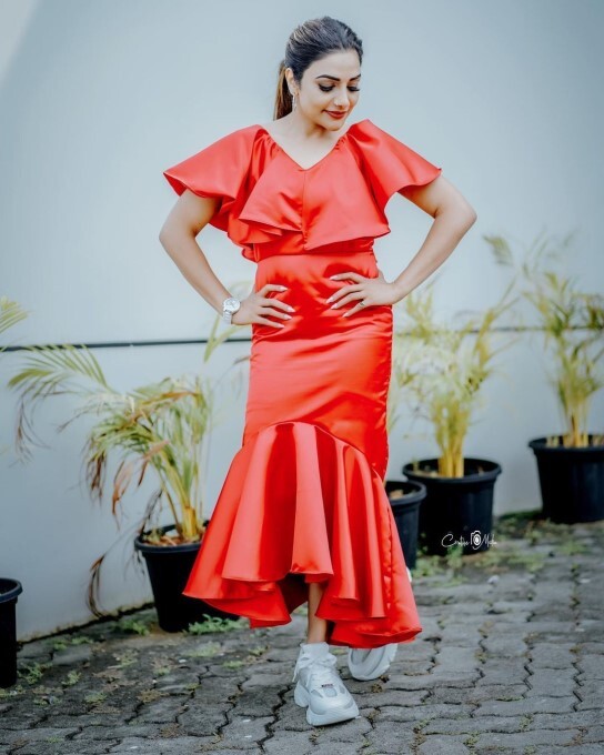 Check Out Singer Rimi Tomy Latest Photoshoot - Oneindia