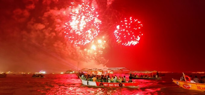 Devotees Celebrates Dev Deepawali Across India - Oneindia