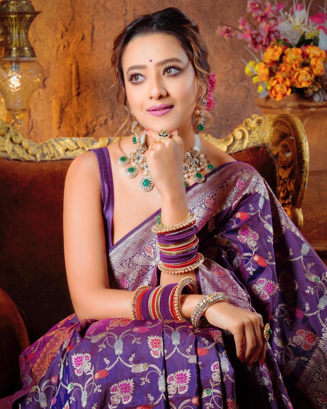 Madalsa Sharma Photos: रेड बॉडीफिट गाउन में अप्सरा लगीं मिथुन की बहू ...