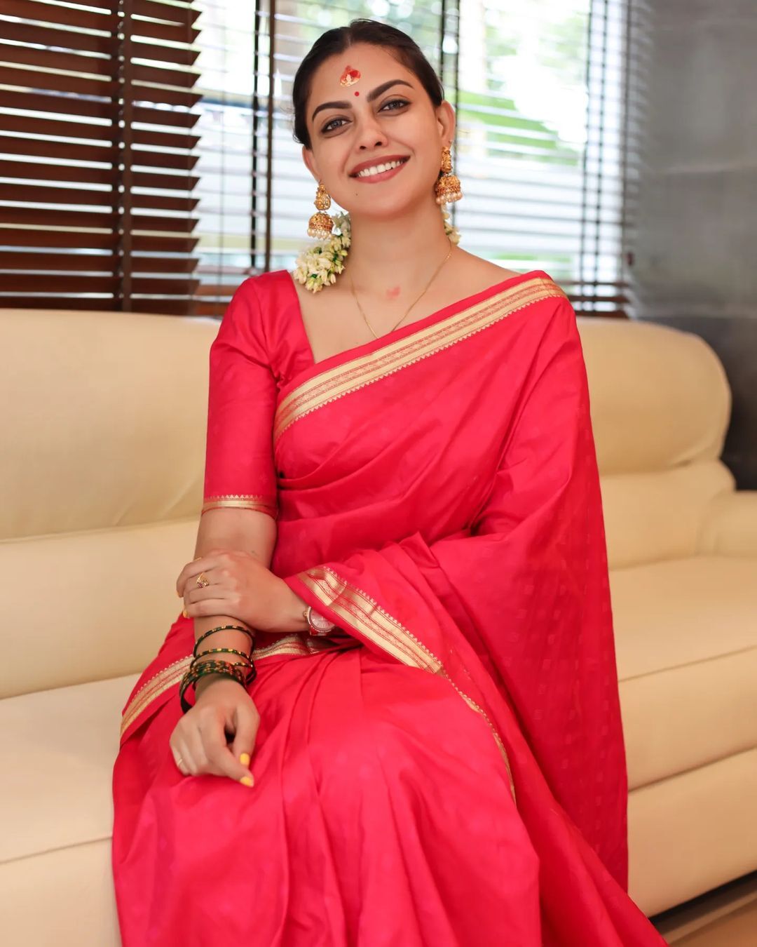 Anusree: കേരളപ്പിറവിയിൽ കേരളത്തനിമയോടെ അനുശ്രീ... ആരാധകർക്ക് ...