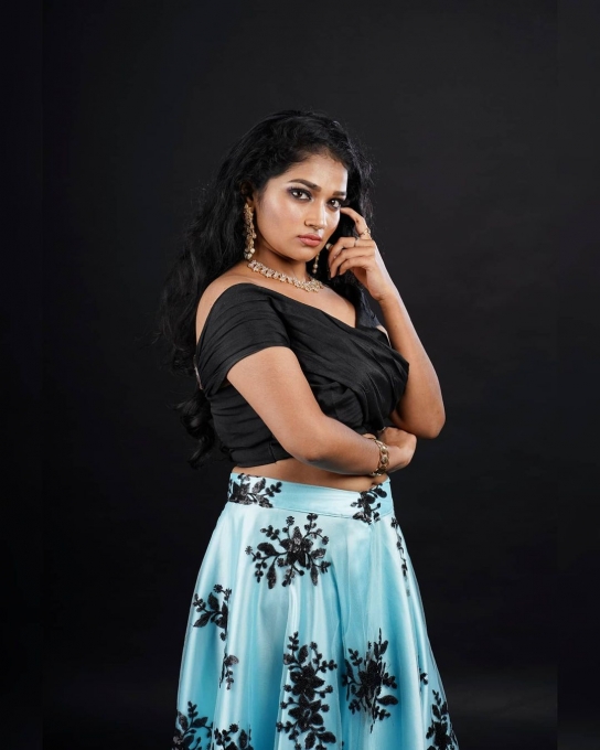 PHOTOS : குட்டி உடையில் க்யூட்டாக சிரிக்கும் நடிகை லாவண்யா.. ரசிகர்களை ஈர்க்கும் நச் ஸ்டில்ஸ் ...