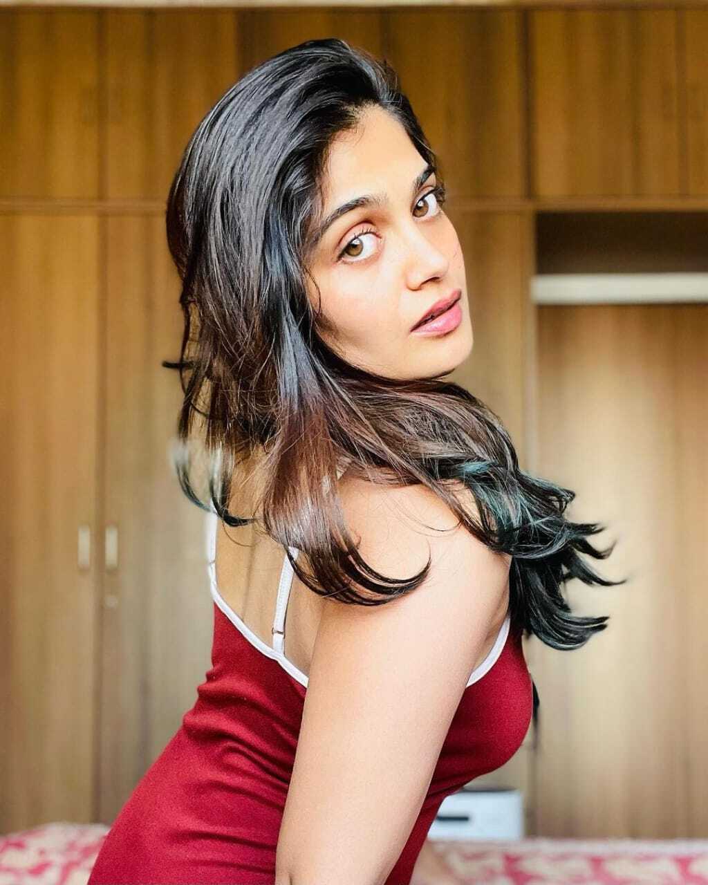 PHOTOS : ஷோபாவில் ஸ்டன்னிங் போஸ் கொடுத்த இஷா கேஸ்கர்.. வசீகரிக்கும் நச் போட்டோஸ் இதோ! | Actress ...