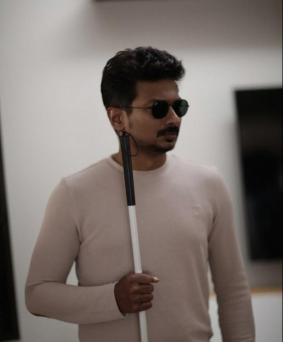 PHOTOS : மாற்றுத்திறனாளி கதாபாத்திரத்தில் நடித்து ரசிகர்களுக்கு ...