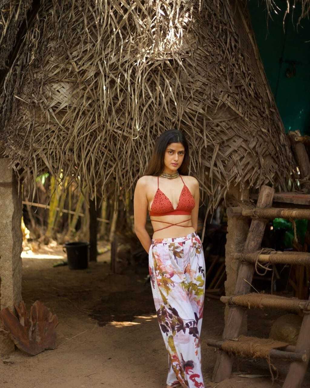 photos : பீச் ஓரமாய் பிகினியில் ரிலாக்ஸாக போஸ் கொடுத்த அகல்யா ஷெட்டி.. கிறங்கடிக்கும் நச் ...