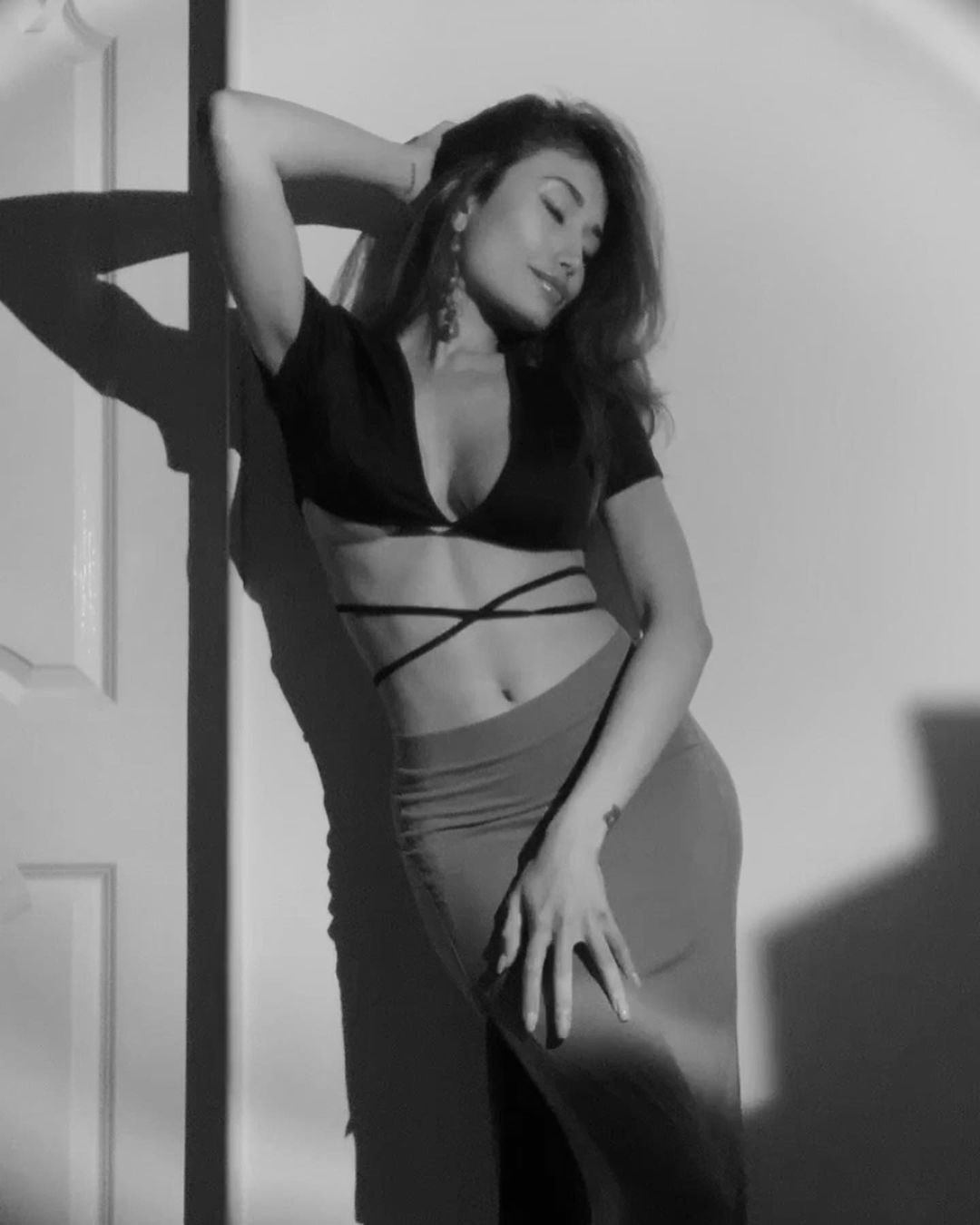 photos : டைட் டாப்பில் கூலாக போஸ் கொடுத்த கனிஷ்கா லோஹர்.. கவர்ந்திழுக்கும் நச் போட்டோஸ் இதோ ...