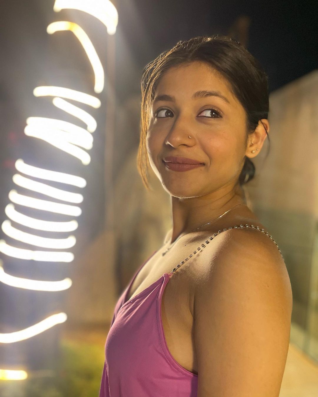 photos : ப்பா.. அப்படியொரு அழகில் ரசிகர்களை ஈர்க்கும் சாக்ஷி ஸ்ரீவாஸ் ...